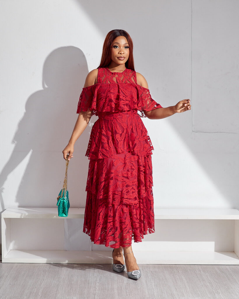 SASHES X HIDES BERRY CHANTILLY COLD SHOUDER LAYERED DRESS - Debrasgrace